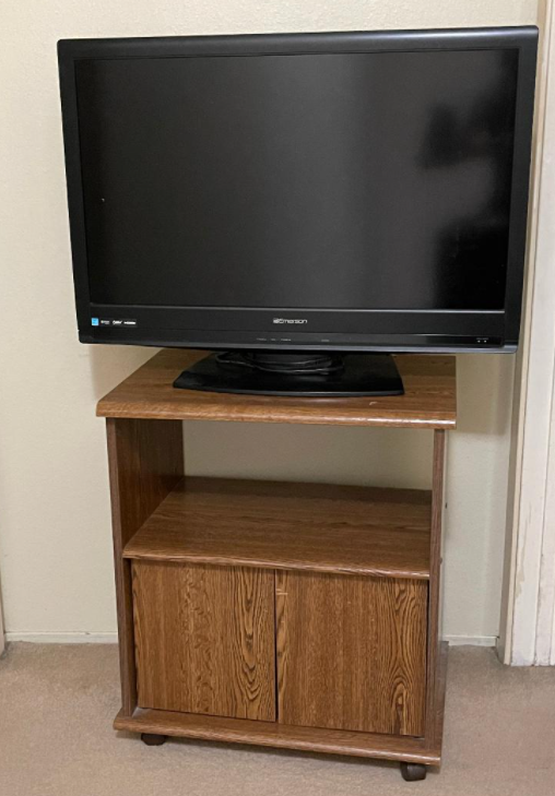 ロサンゼルスタウン - クラシファイド[Emerson 32 inch TV with tv stand]